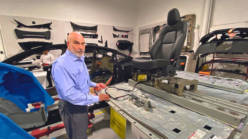 Tháo tung 3 đời xe Tesla, chuyên gia phát hiện bí mật: Liệu Ford ...