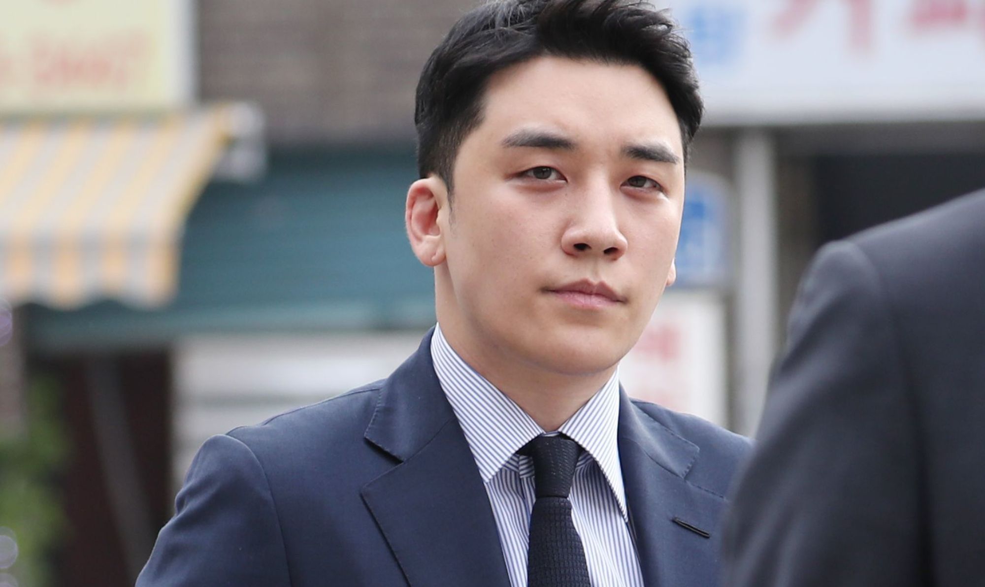 "Tuýt còi" cử chỉ mờ ám của bè lũ Seungri trước dàn sao nữ: Jennie phải ...