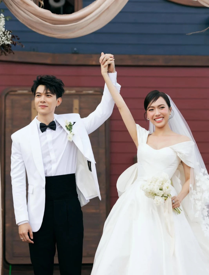 Anh Tú Atus không bằng Isaac nhưng có 1 điều Isaac mãi mãi không có được!