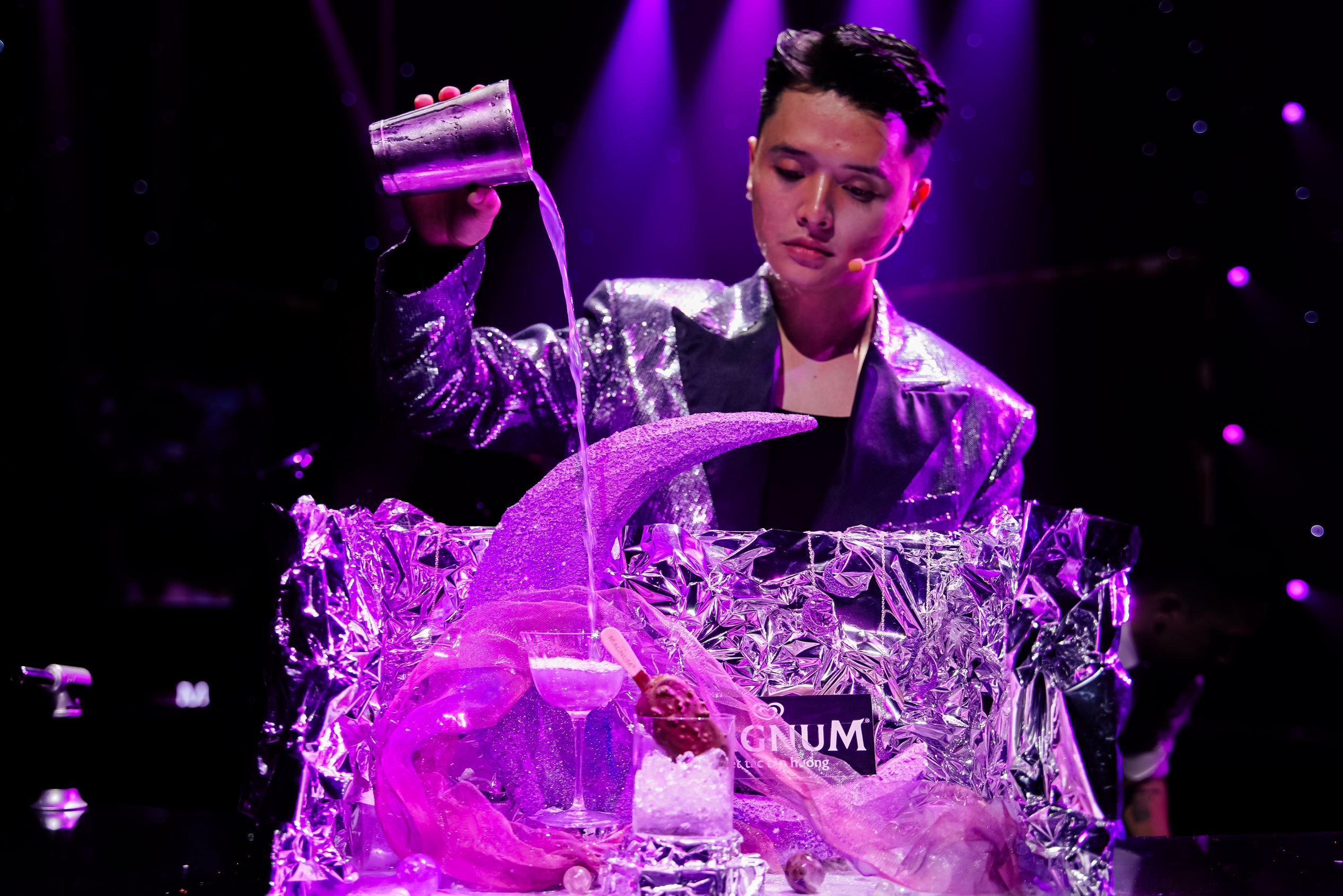 Chi Pu và dàn sao đổ bộ tại sự kiện hoành tráng của kem Magnum