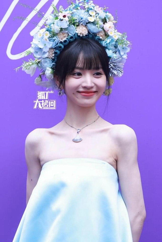 Quá lo cho Địch Lệ Nhiệt Ba: Còn đâu mỹ nữ triệu người mê