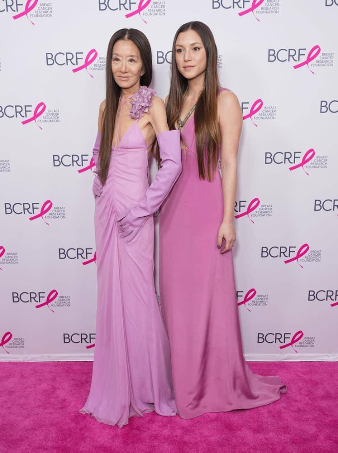 Từng là biểu tượng sắc đẹp tuổi già, “nữ hoàng váy cưới” Vera Wang ở ...