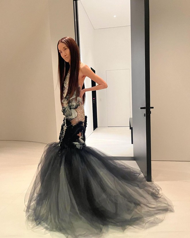 Giật mình với thân hình gầy guộc của "nữ hoàng váy cưới" Vera Wang ở ...