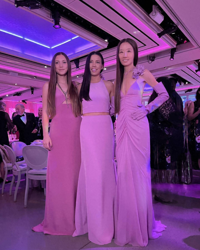 Từng là biểu tượng sắc đẹp tuổi già, “nữ hoàng váy cưới” Vera Wang ở ...