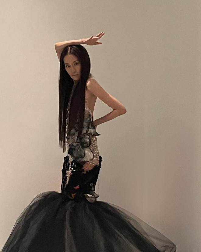 Giật mình với thân hình gầy guộc của "nữ hoàng váy cưới" Vera Wang ở ...