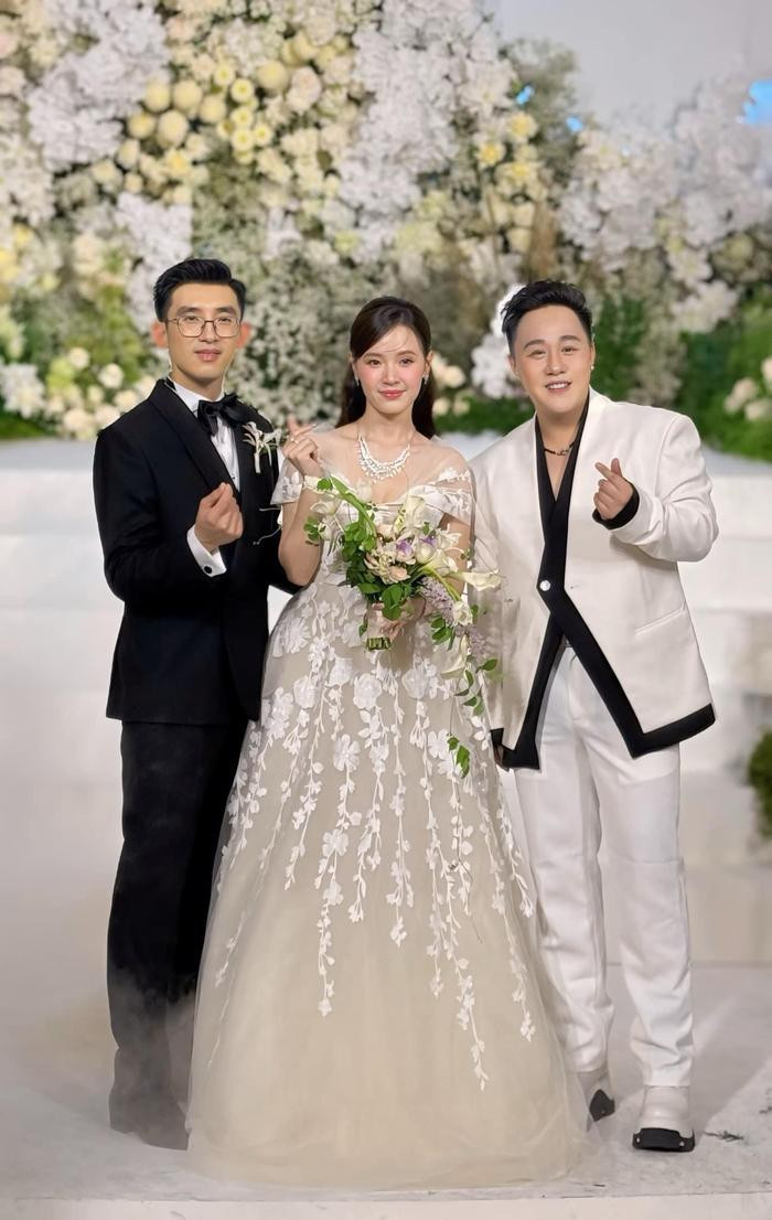 Midu cùng chồng xuất hiện ở concert Trung Quân