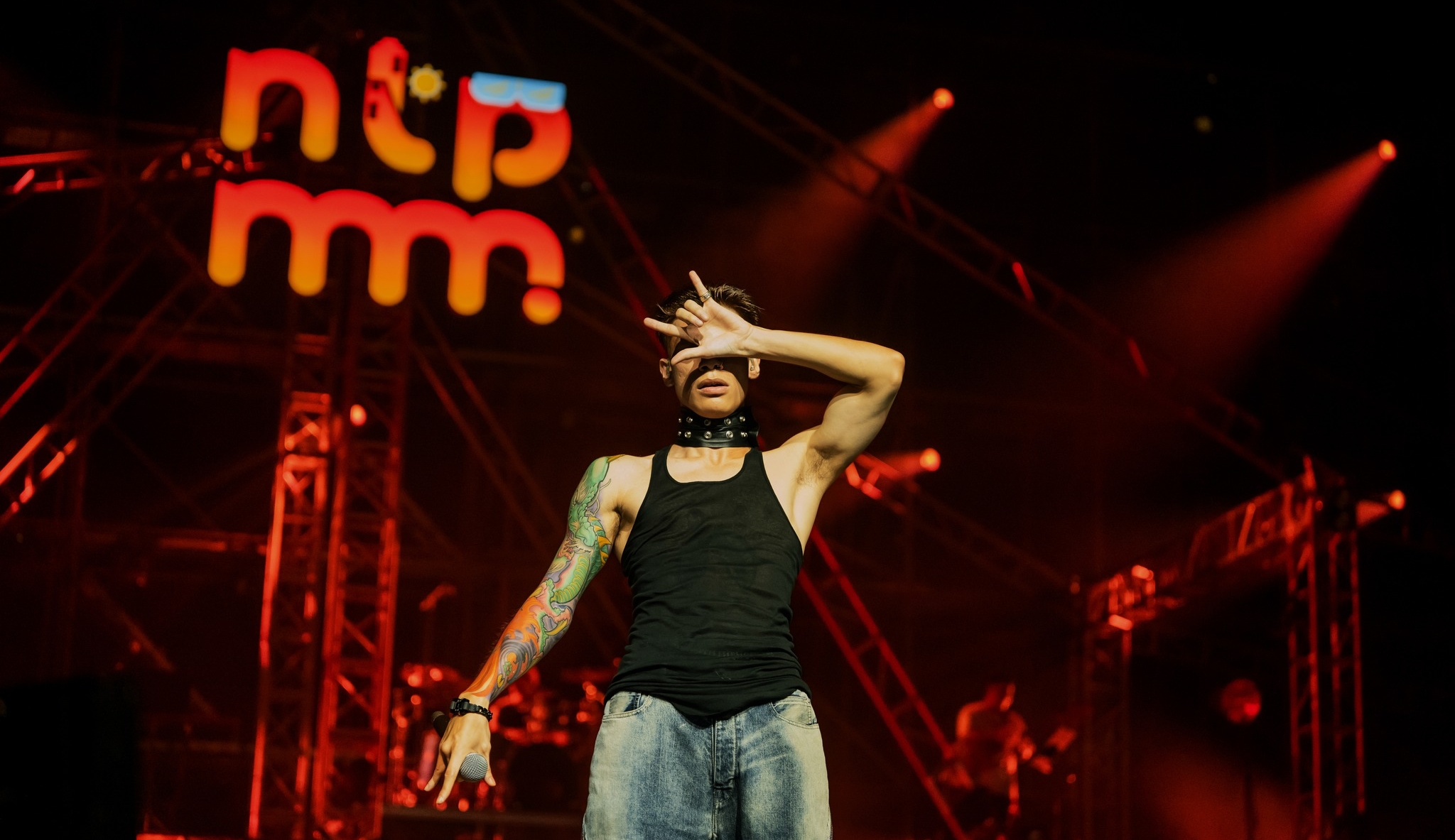 Cách đáp trả của MCK khi vướng tranh cãi phong cách đi ngược số đông