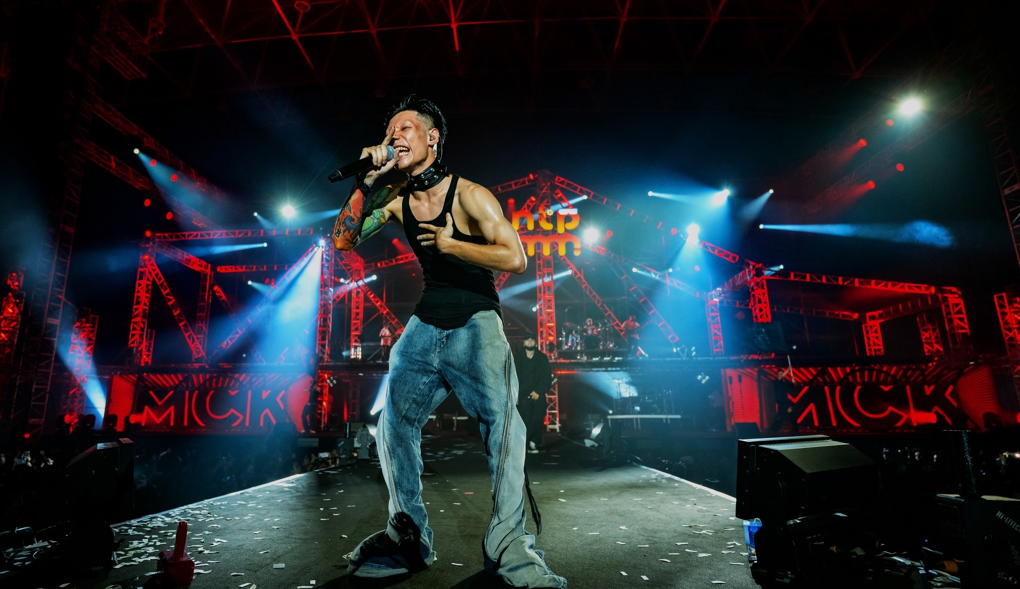 Cách đáp trả của MCK khi vướng tranh cãi phong cách đi ngược số đông