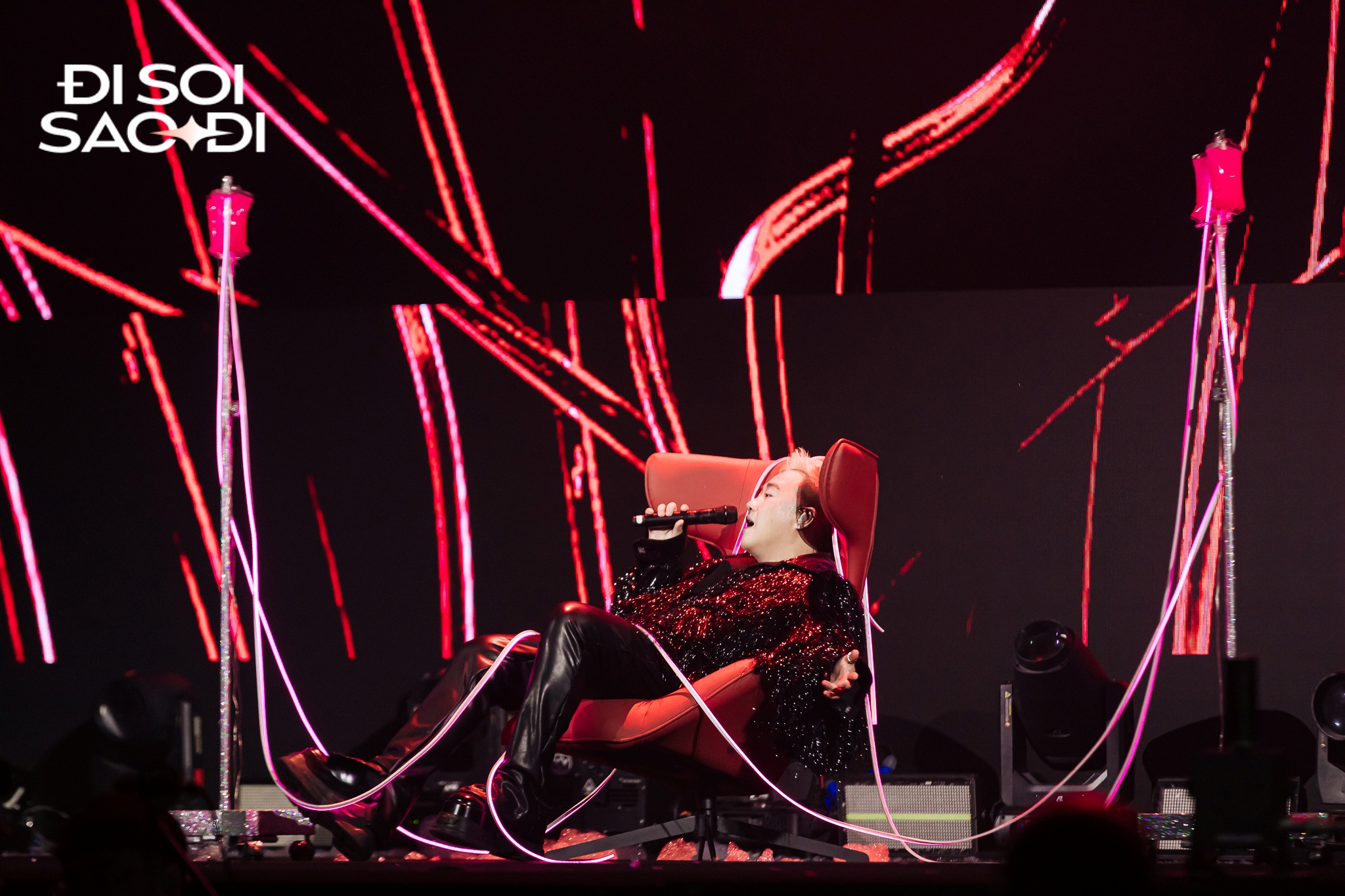 Review Live Concert 1689: Trung Quân nỗ lực nhưng hơi vội vàng - YANhạc ...