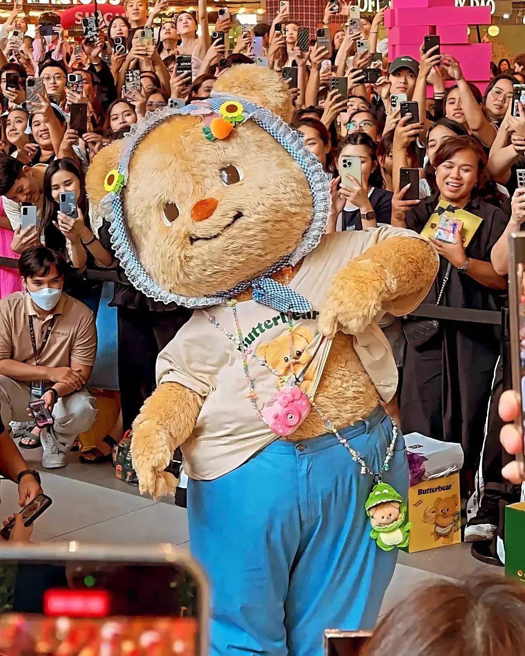 Giải mã hiện tượng Butter Bear - khi linh vật của tiệm bánh lại trở ...