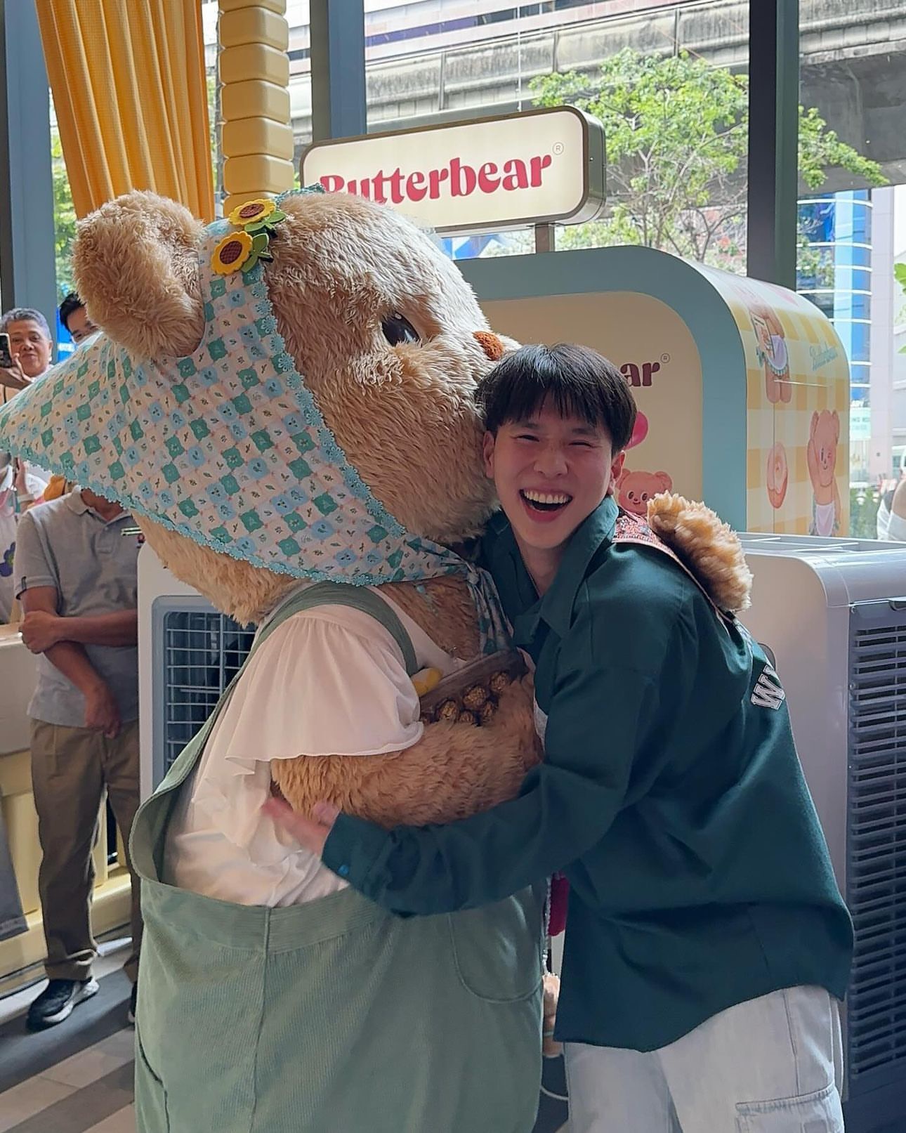 Giải mã hiện tượng Butter Bear - khi linh vật của tiệm bánh lại trở ...