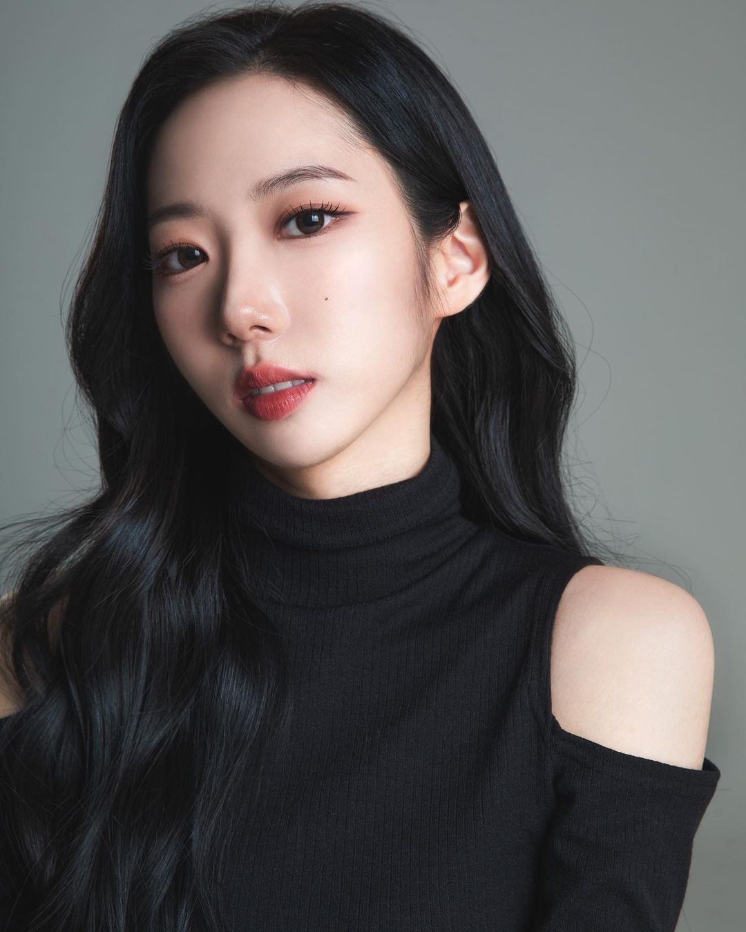 Nữ ca sĩ Shim Minah tự tử vì bị quấy rối tình dục tập thể