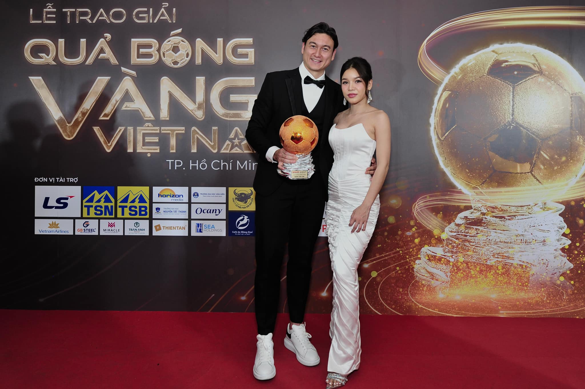 Chuyện tình của thủ môn Đặng Văn Lâm và Yến Xuân