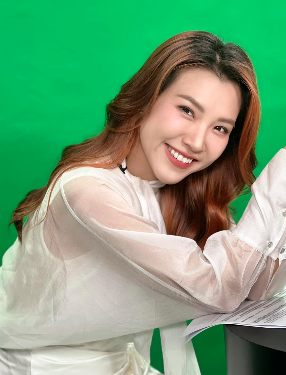 MC Hoàng Oanh dẫn dắt lệch tông ở 'anh tài', khó hiểu nhất là màn ôm chầm Binz trên sân khấu