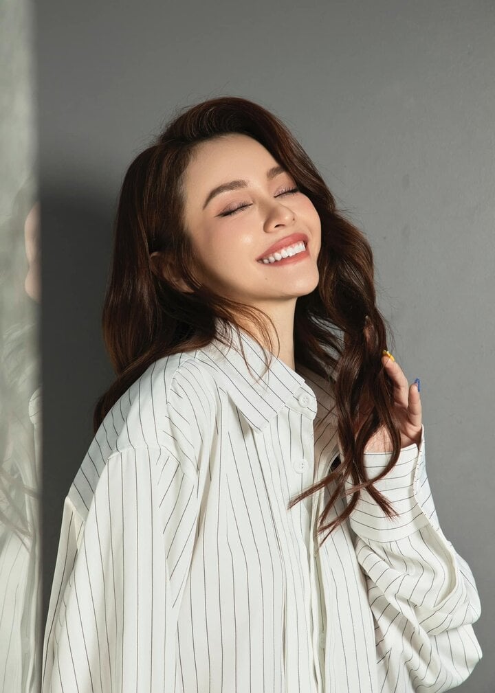 Thi Hoa hậu ở tuổi 32, "chị đẹp" MLee xinh đẹp, gợi cảm thế nào?