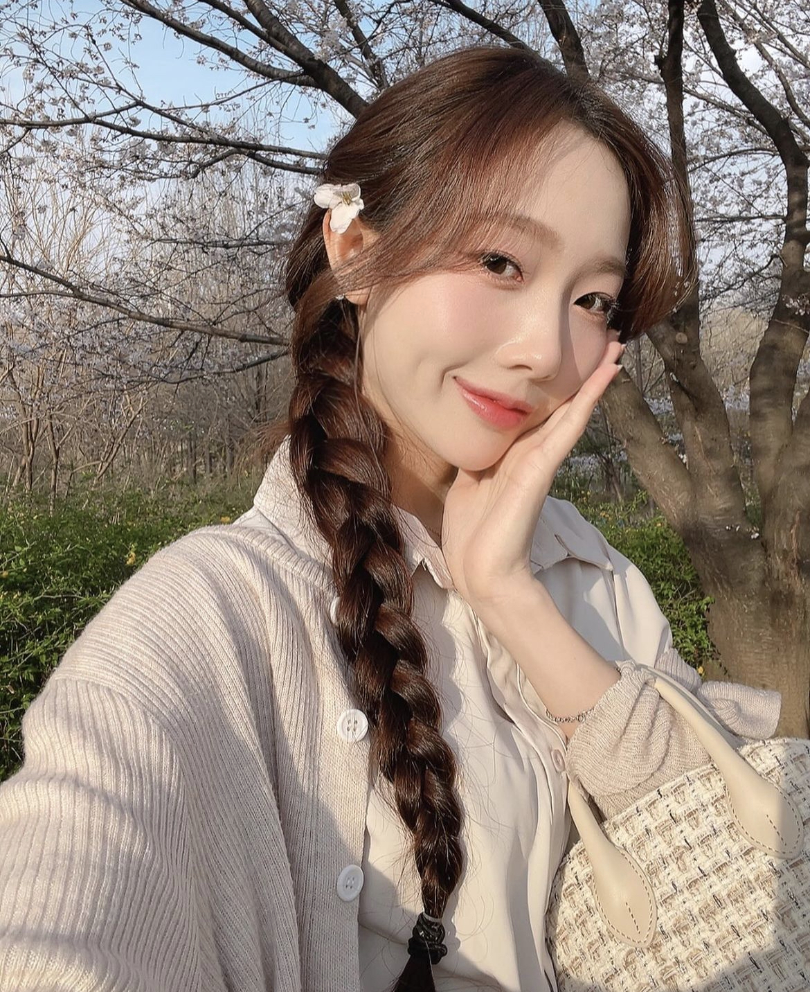 Cô gái Việt "tàng hình" trong tập 1 Đảo Thiên Đường: Nhan sắc cỡ nào mà ...