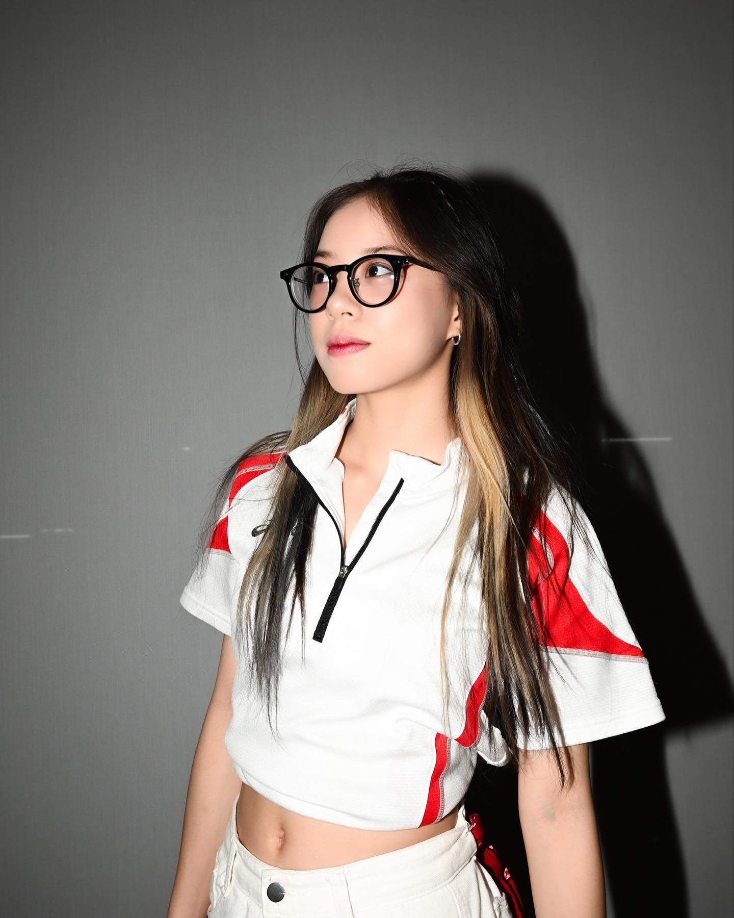 Mi Nga - Gen Z nhỏ tuổi nhất show nhảy đang hot gây sốc visual ngoài đời và trên TV