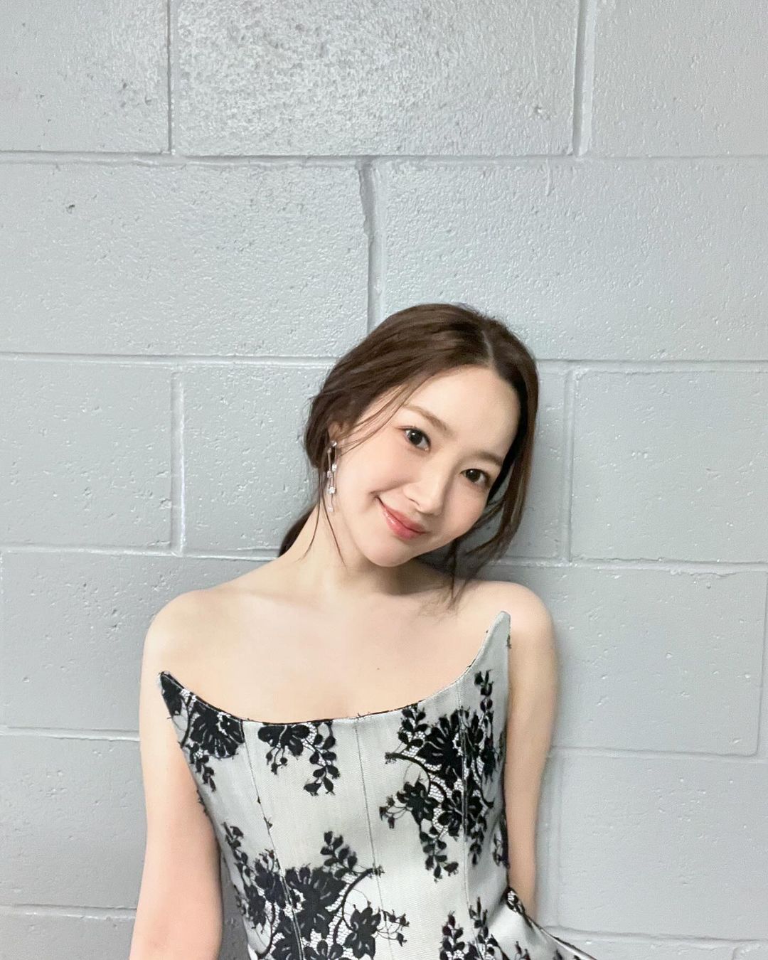 Ảnh chụp body 37kg của Park Min Young bằng điện thoại gây sốt