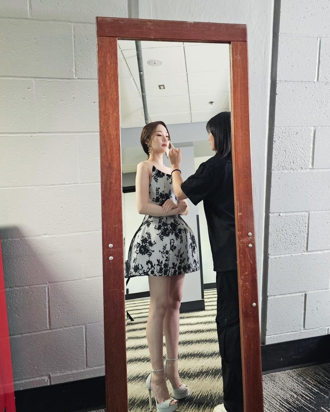 Ảnh chụp body 37kg của Park Min Young bằng điện thoại gây sốt