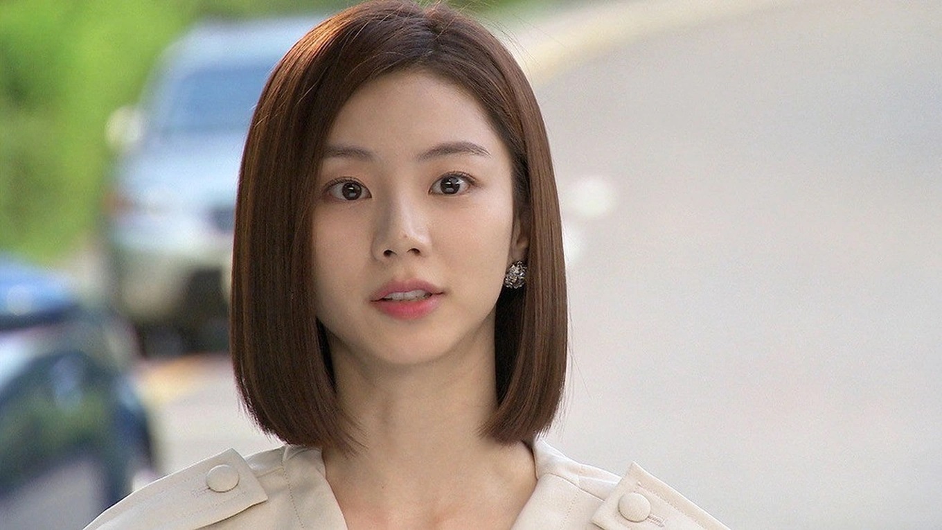 Park Soo Jin đổi đời nhờ cái quỳ gối của ông trùm giải trí
