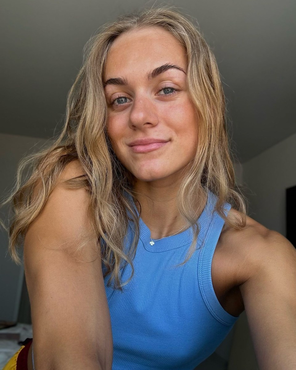 Nữ kình ngư xinh đẹp đổ gục kinh hoàng sau khi kết thúc phần thi tại ...