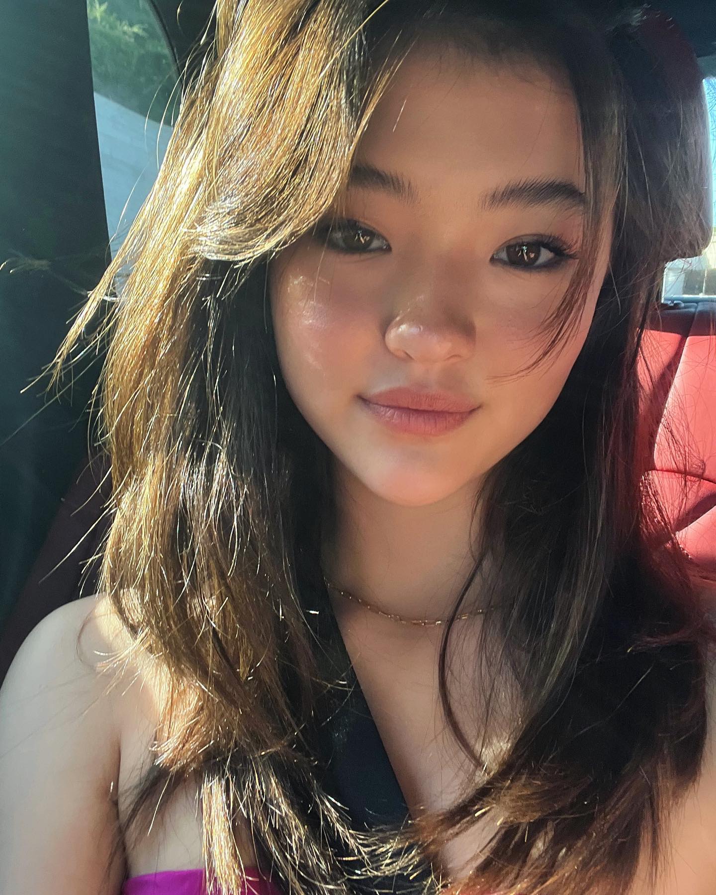 Tiểu Jennie cuối cùng cũng debut: Visual sáng chói, chăm da từ năm 11 tuổi với bộ skincare gần ...