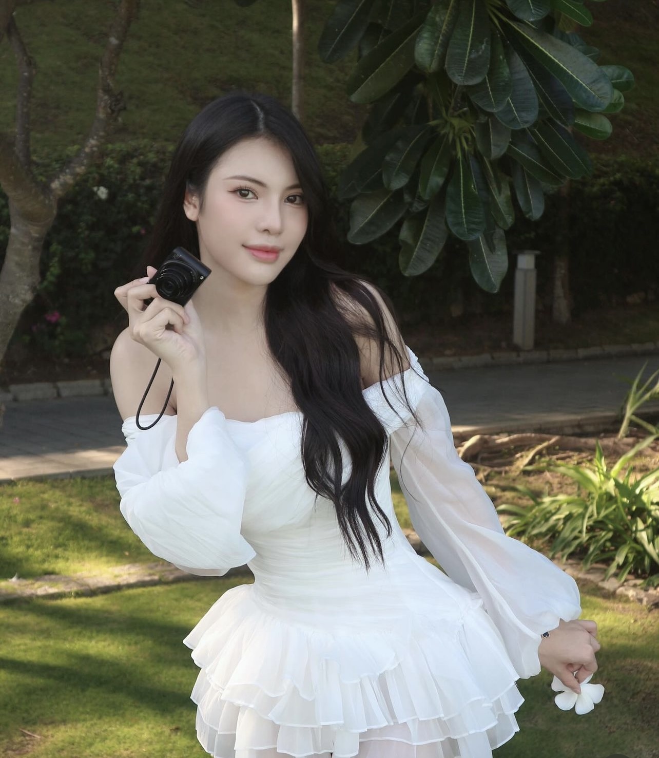 Mặt Mộc Không Son Phấn Của Tường San Ra Sao