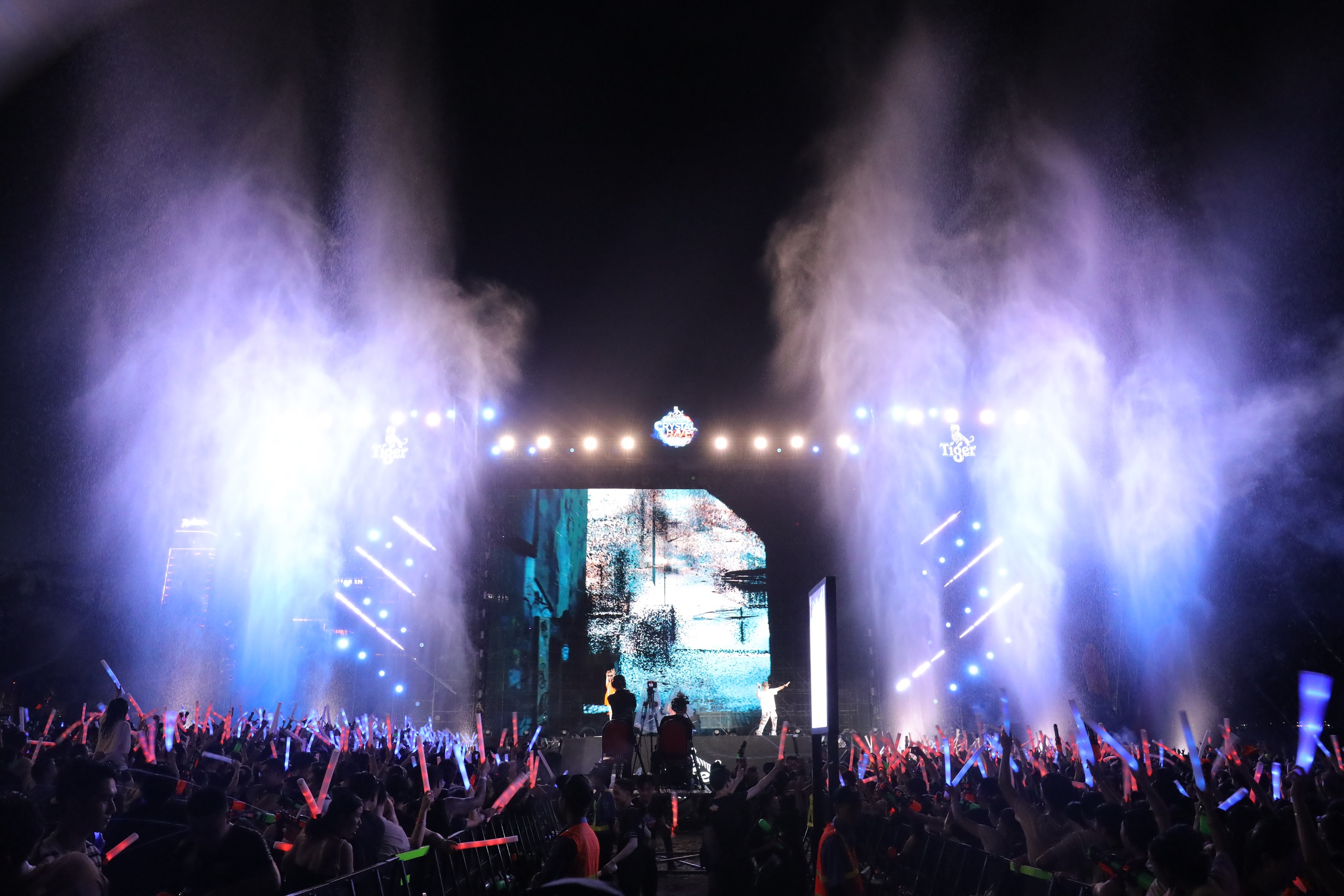 Tiger Crystal Rave “bật công tắc” sảng khoái cho hàng chục ngàn khán ...