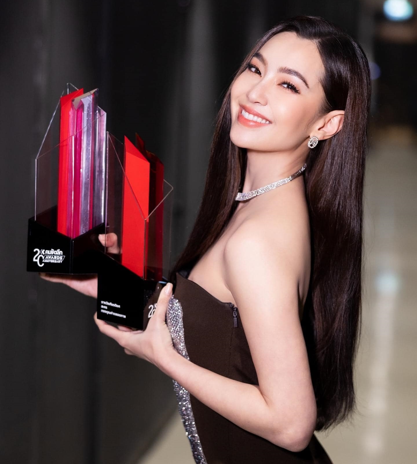 Bella Ranee đẹp đến mức khiến cả thành phố hết tắc đường