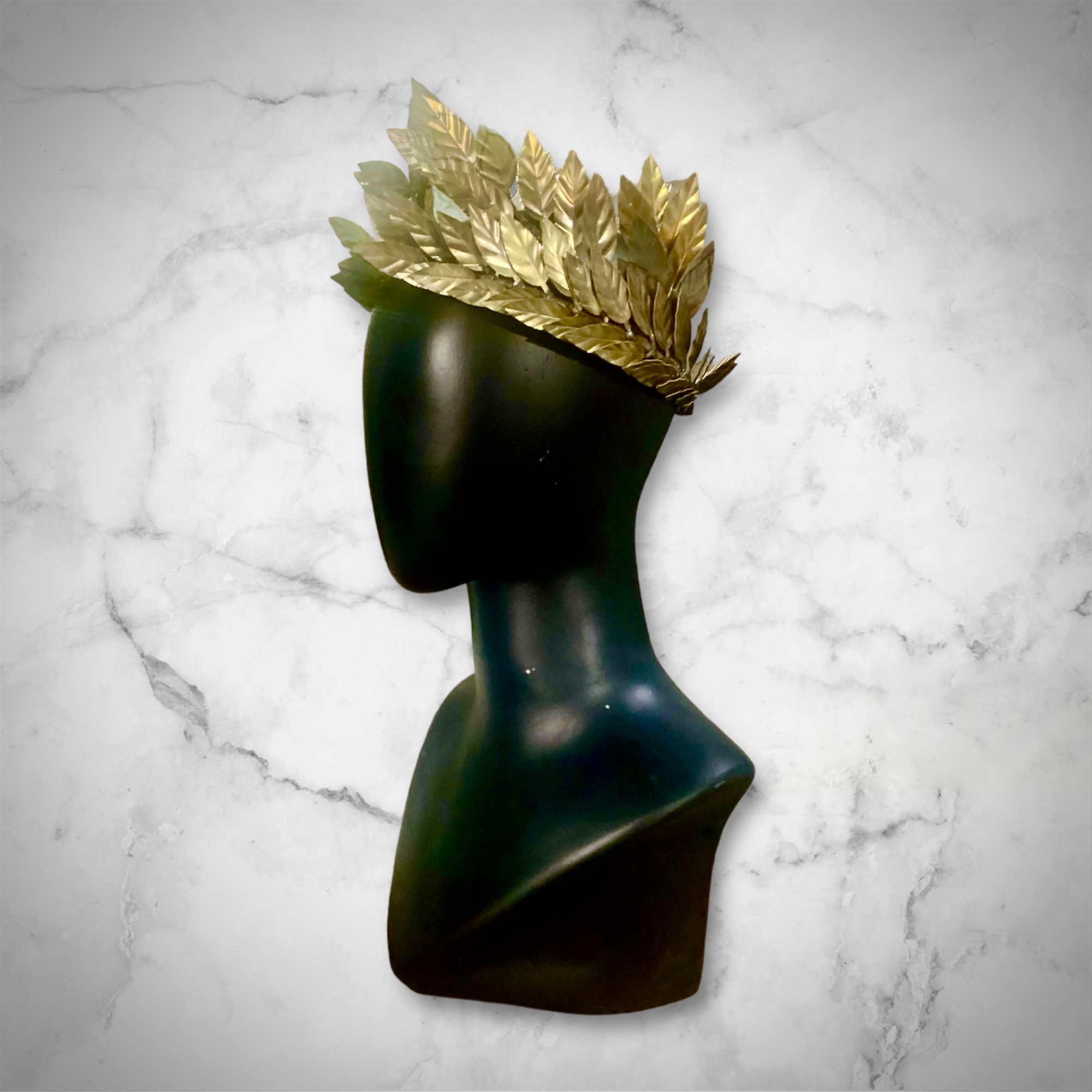 Không phải vương miện Hoa hậu, đây mới là chiếc "vương miện" không bao ...