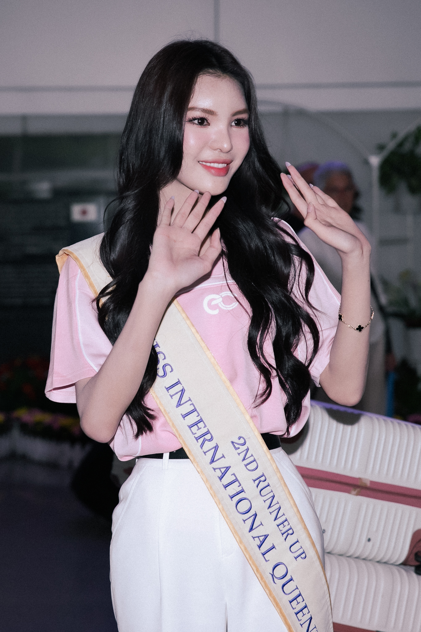 Á hậu Chuyển giới Tường San về nước: Xin lỗi Hương Giang, h:é l:ộ số tiền n:ợ phải trả g:ấp ...