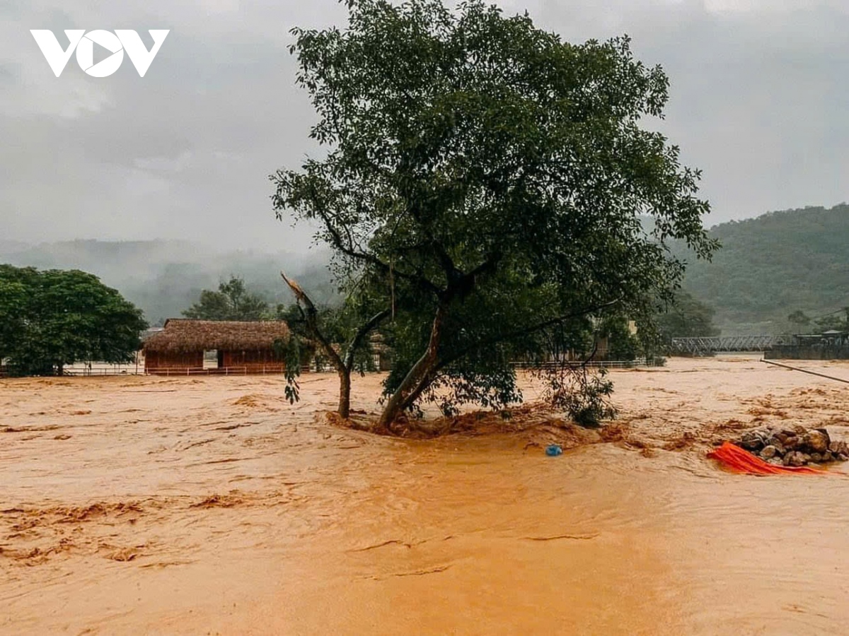 Cập nhật lũ lụt kinh hoàng miền Bắc: 98 người chết và mất tích; Cảnh báo lũ đặc biệt lớn trên ...