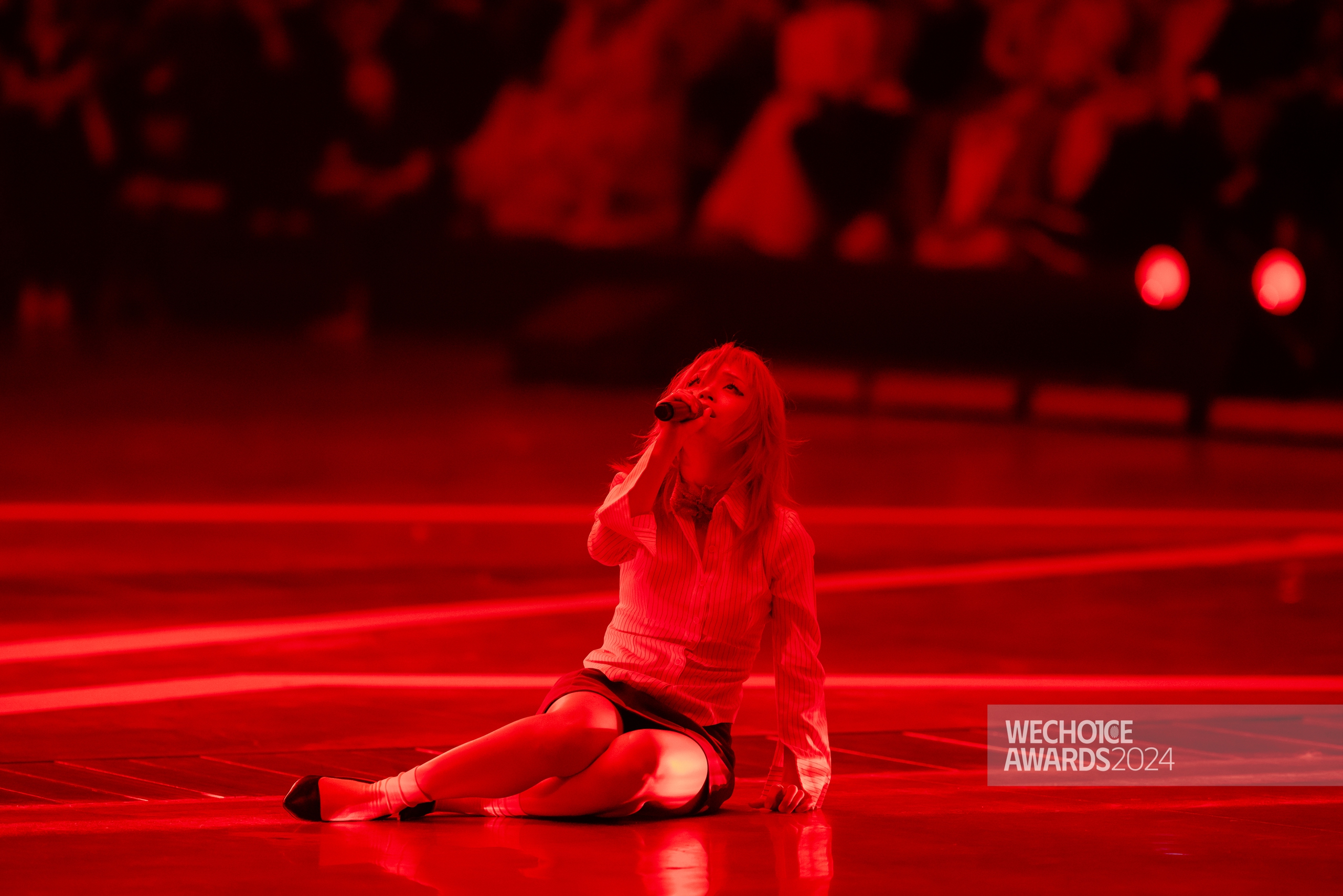 marzuz mang hẳn xe hơi úp ngược lên sân khấu WeChoice, sự xuất hiện bất ...