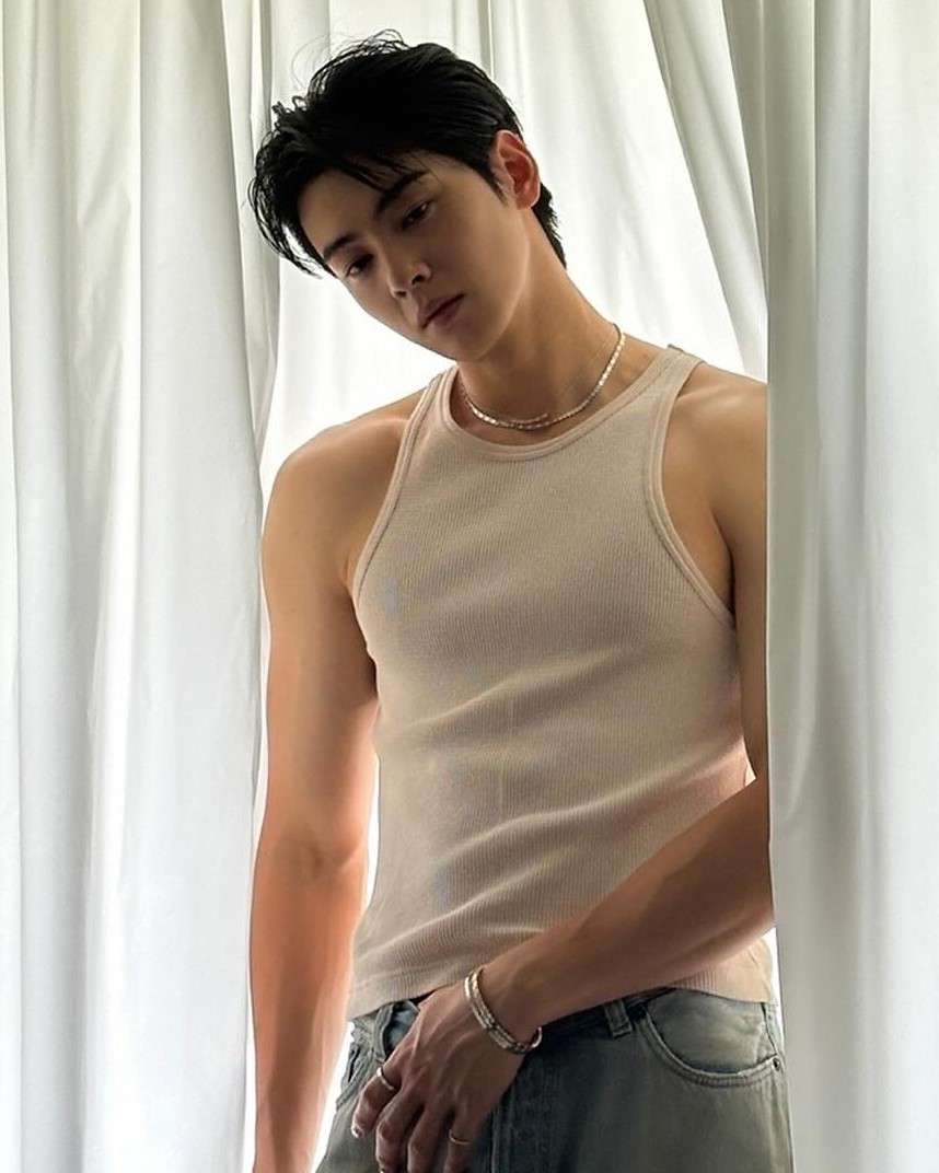 "Thiên tài khuôn mặt" khóc nức nở, xin lỗi fan vì để nhan sắc tàn tạ ...