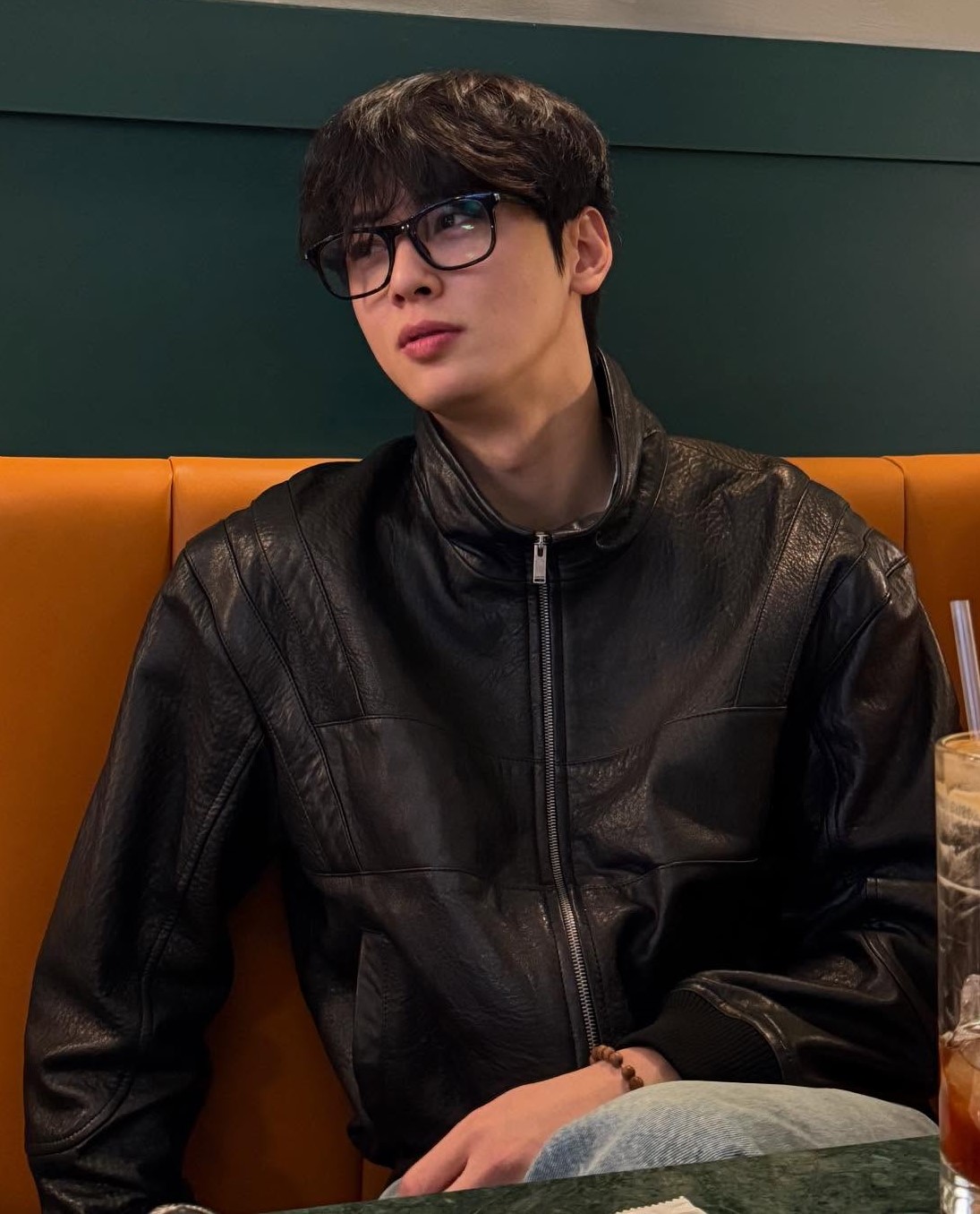 "Thiên tài khuôn mặt" khóc nức nở, xin lỗi fan vì để nhan sắc tàn tạ ...