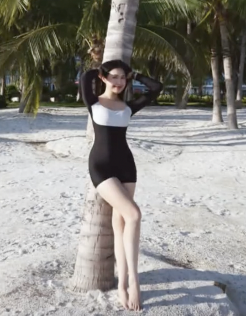 Doãn Hải My diện đồ bơi khoe body "đồng hồ cát" nóng bỏng, chân dài khiến netizen xuýt xoa: Đẹp ...