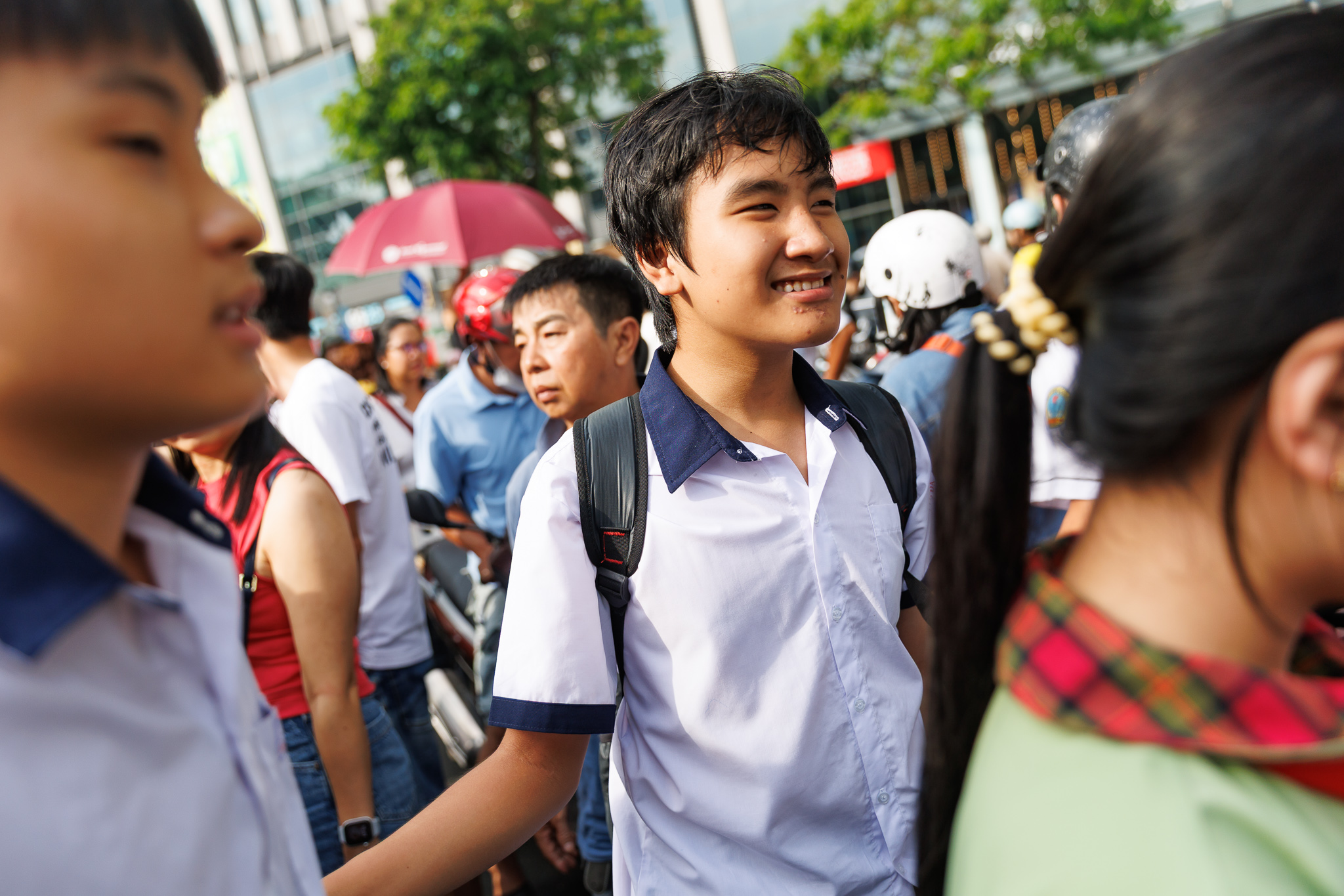 Kết thúc ngày đầu tiên thi vào lớp 10 TP.HCM: Đề dễ thở, thí sinh ai ...
