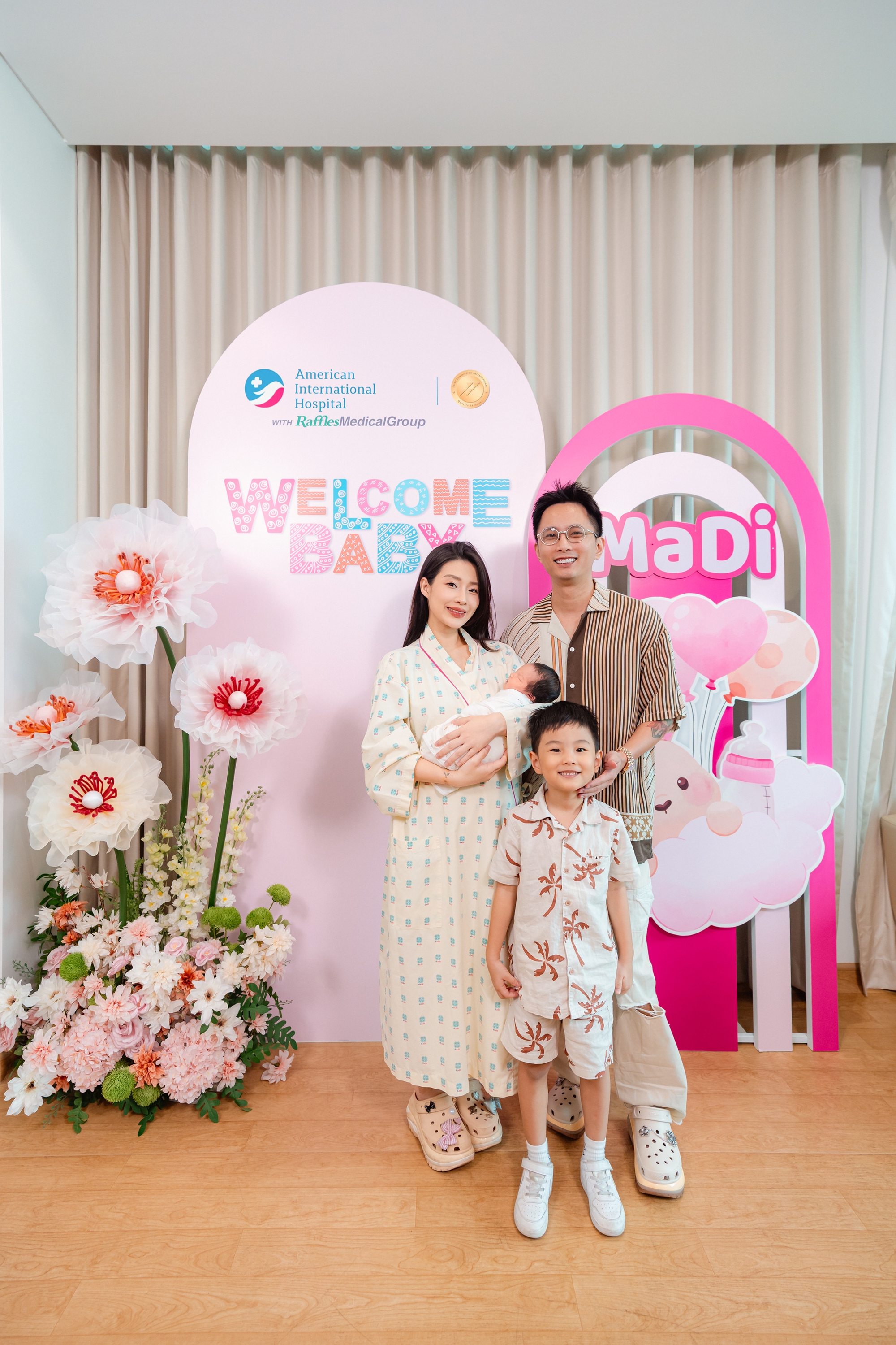 Vợ chồng Rhymastic hạnh phúc chào đón con thứ hai tại Bệnh viện Quốc tế ...