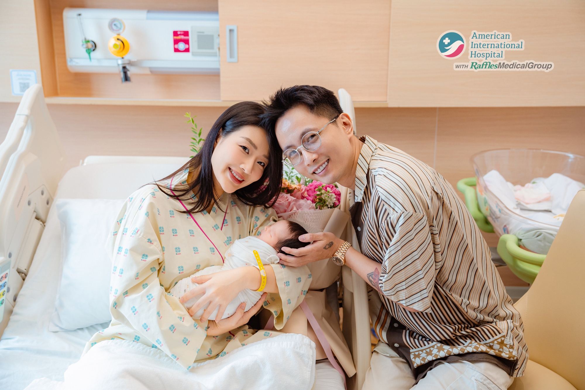 Vợ chồng Rhymastic hạnh phúc chào đón con thứ hai tại Bệnh viện Quốc tế ...