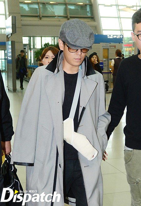 T.O.P (Big Bang) xuất hiện với cánh tay bó bột