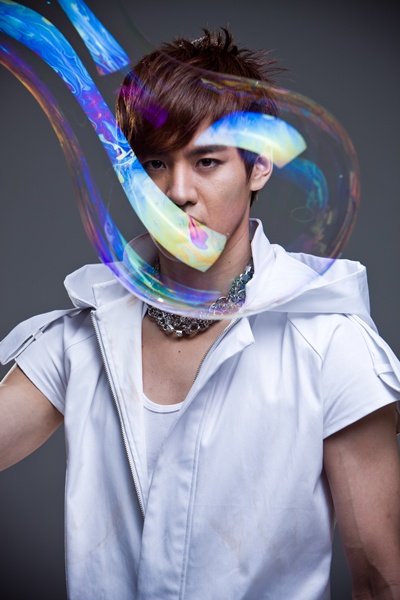 Anh trai sinh đôi của Junsu (DBSK) tung ảnh "khoe" body đẹp ngất ngây
