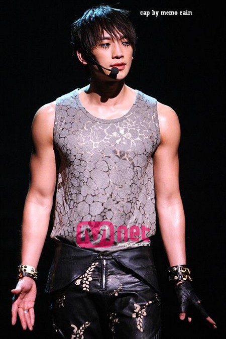 Junsu (DBSK) cực sexy trong MV solo