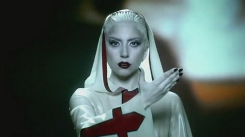 MV “Alejandro” của Lady Gaga được “thanh minh”