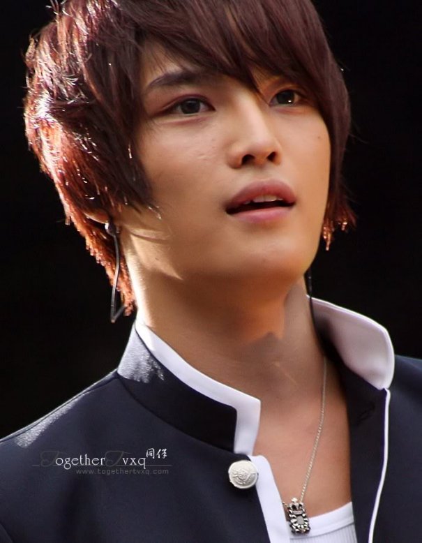 Jaejoong vẫn giữ hình ảnh 5 thành viên DBSK trong điện thoại