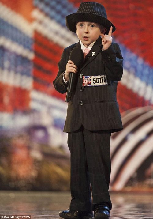 Tài năng 7 tuổi gây "sốt" với giọng ca quá "cute"