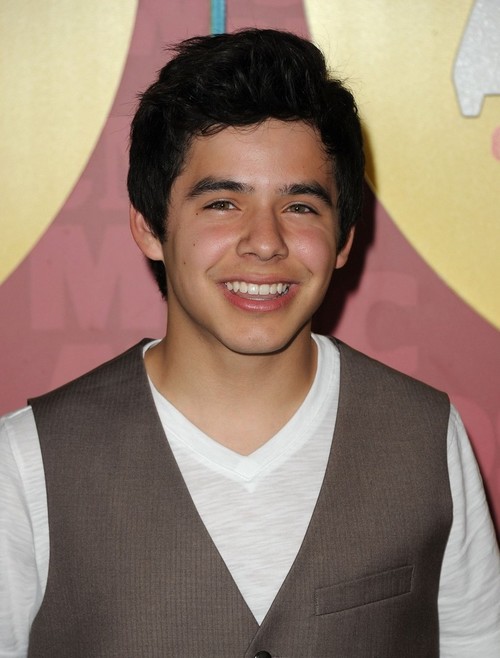 David "bé" sang Việt Nam biểu diễn cùng dàn sao "khủng"