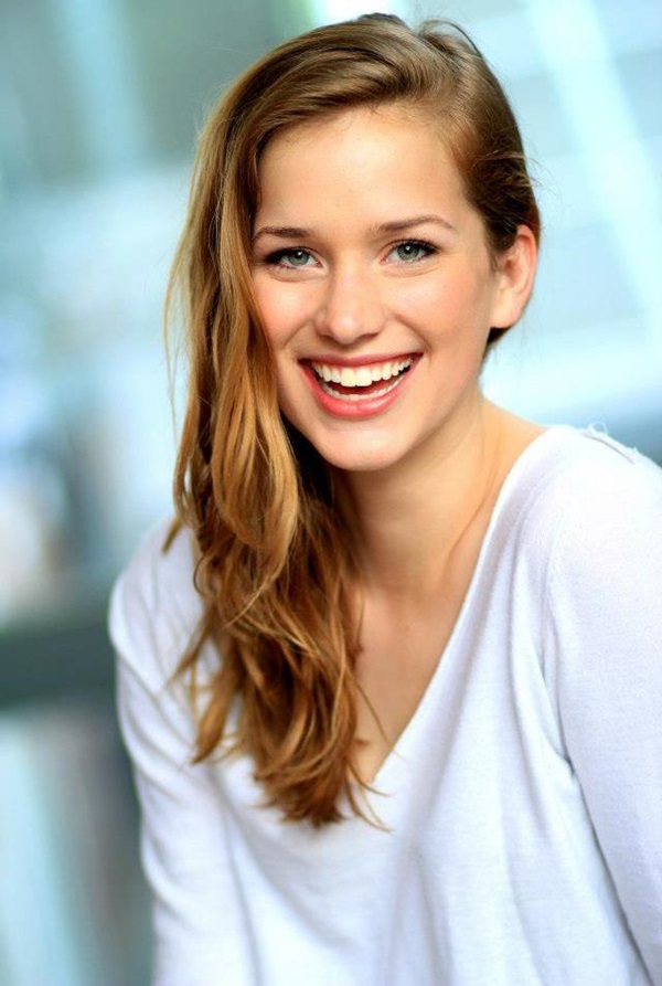 ONCE UPON A TIME công khai danh tính Anna (FROZEN) mới