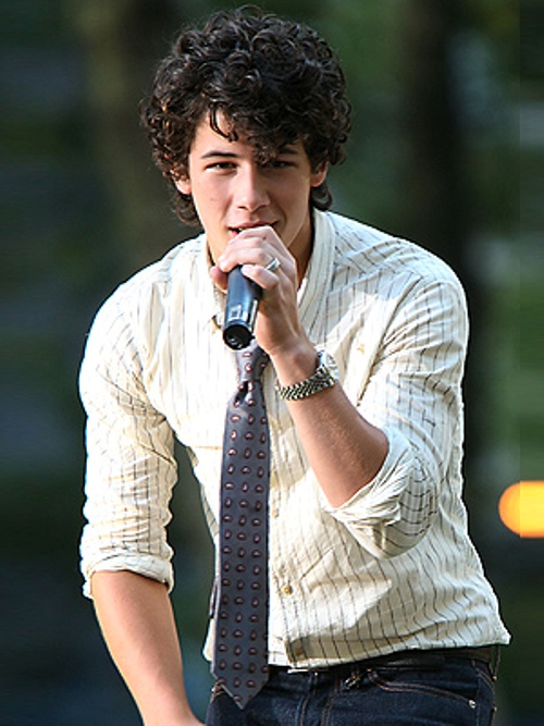Nick Jonas cũng muốn Glee