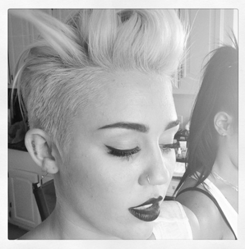 Zoom vào xtyle ngày càng "chất" của Miley Cyrus