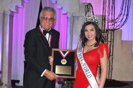 Chủ tịch Mrs. World xin lỗi sự cố sai tên nước Việt Nam